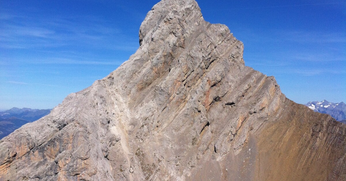 Climbing La Pointe Percée | Bureau des guides d'Annecy