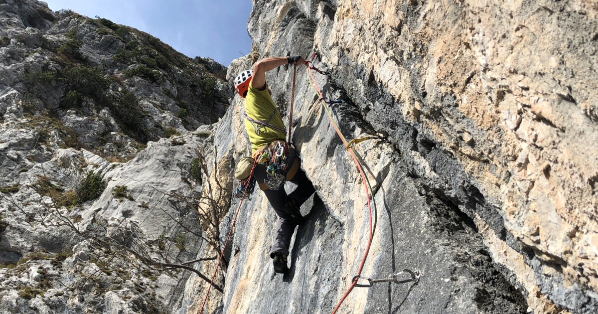 Multipeach Rock climbing routes on friends in Aravis | Bureau des ...