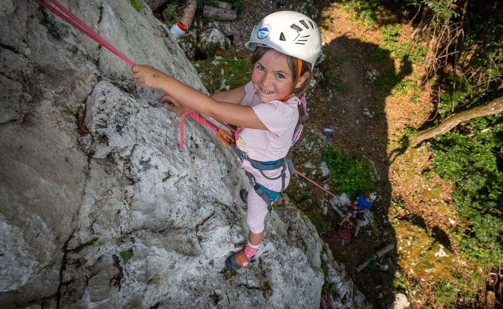 Climbing lessons for 5–7-Year-Olds – 5-Session Pack | Bureau des guides ...
