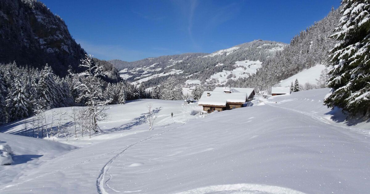 Ski touring in the Aravis: Wellness Base Camp at the Dzelavoye Refuge ...